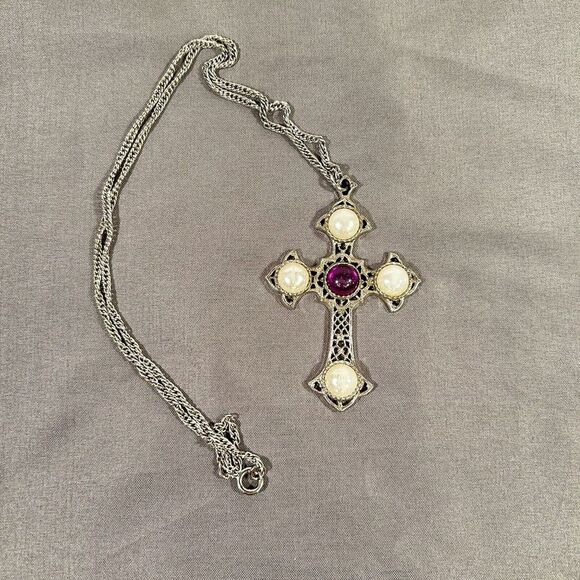 Sarah Coventry | Jewelry | Vtg Sarah Coventry Crusader Cross Pendant ...